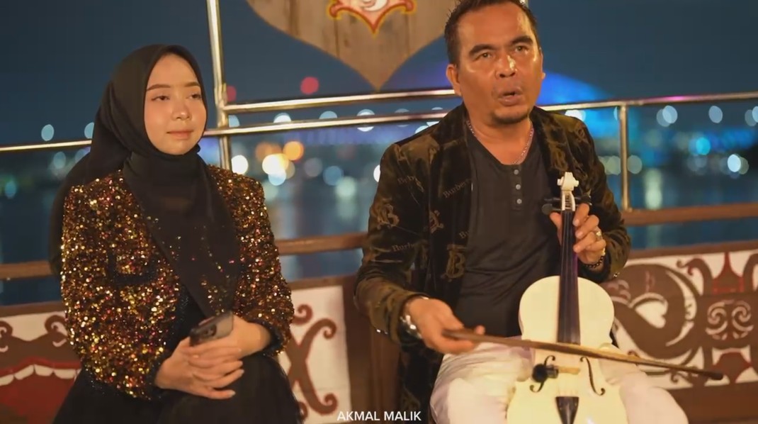 Penampilan Musik Etnis Minang di Kapal Wisata Samarinda – UpdateKaltim.Com